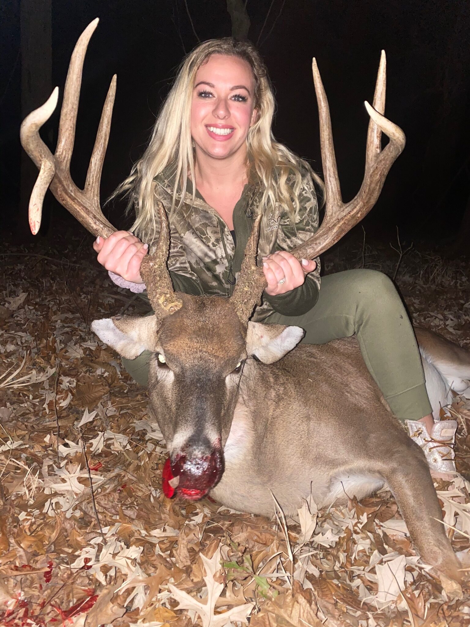 10 point drop tine buck - Mississippi Outdoor Expo